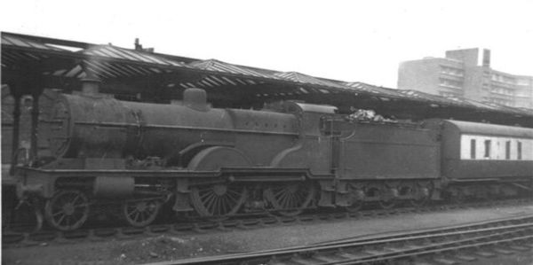 LMS Compound 4-4-0 - Trains